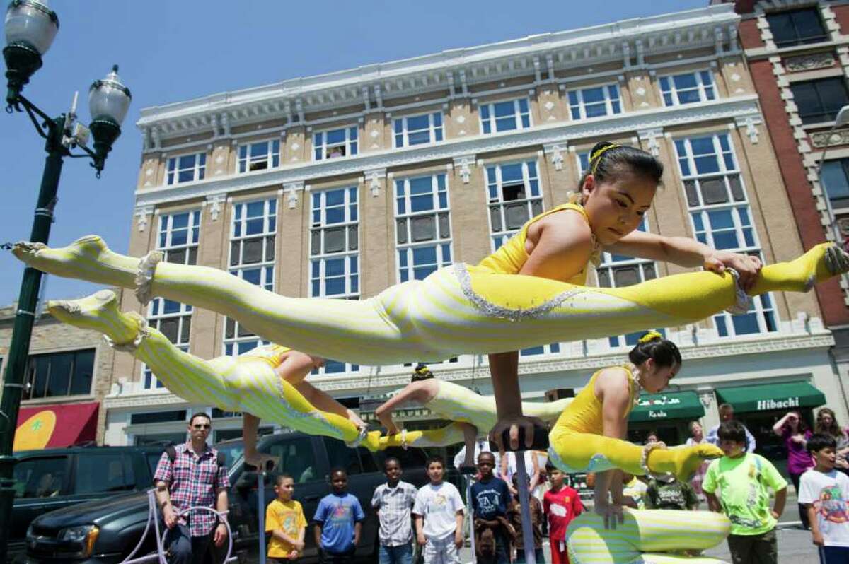 Contortionists add a twist to Big Apple Circus