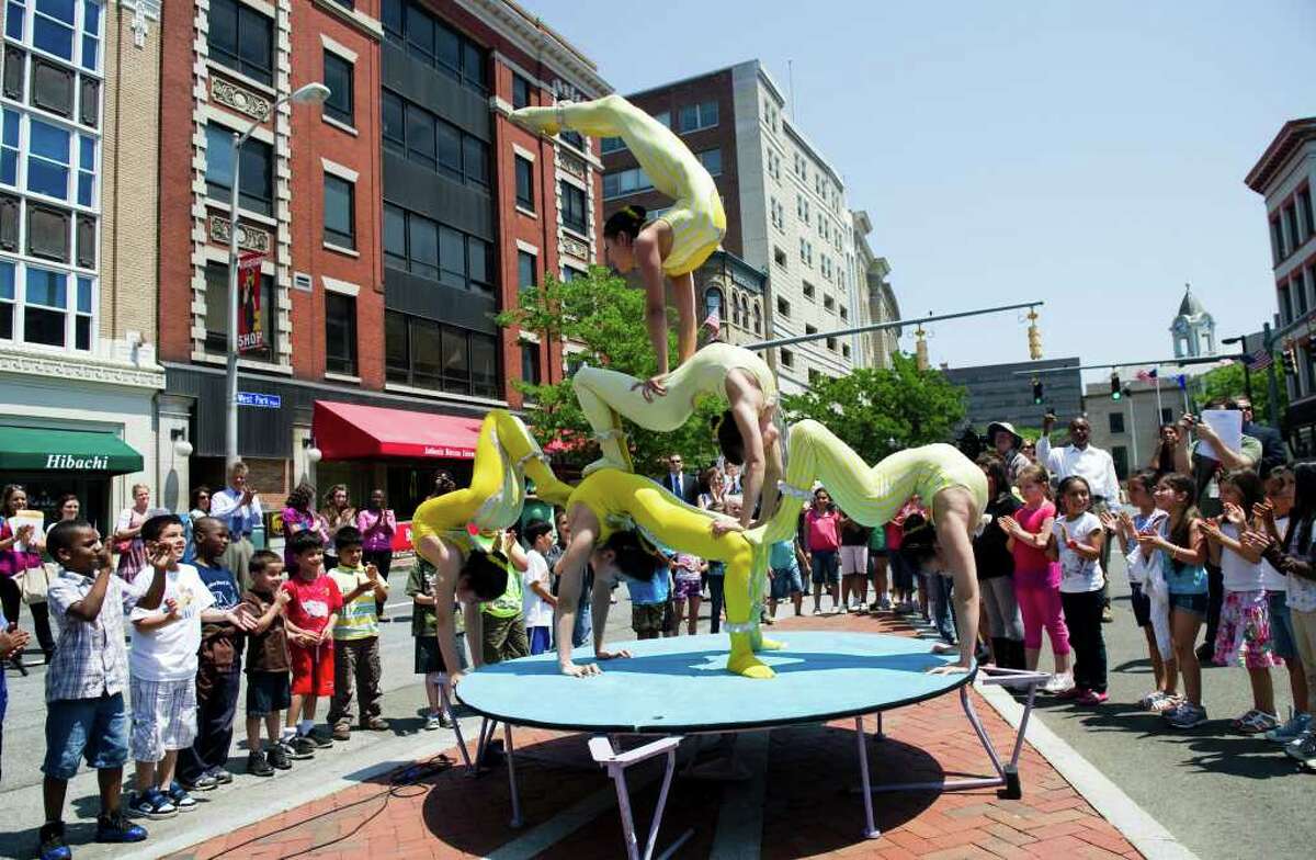 Contortionists add a twist to Big Apple Circus