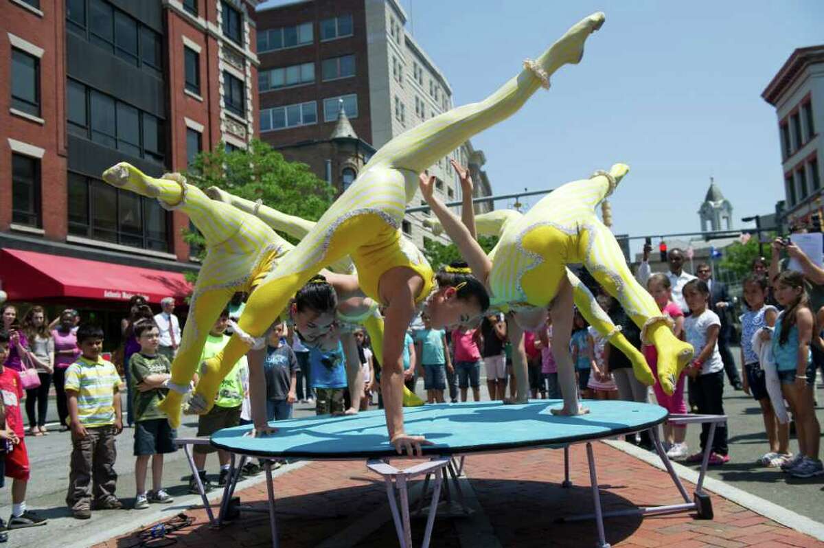 Contortionists add a twist to Big Apple Circus