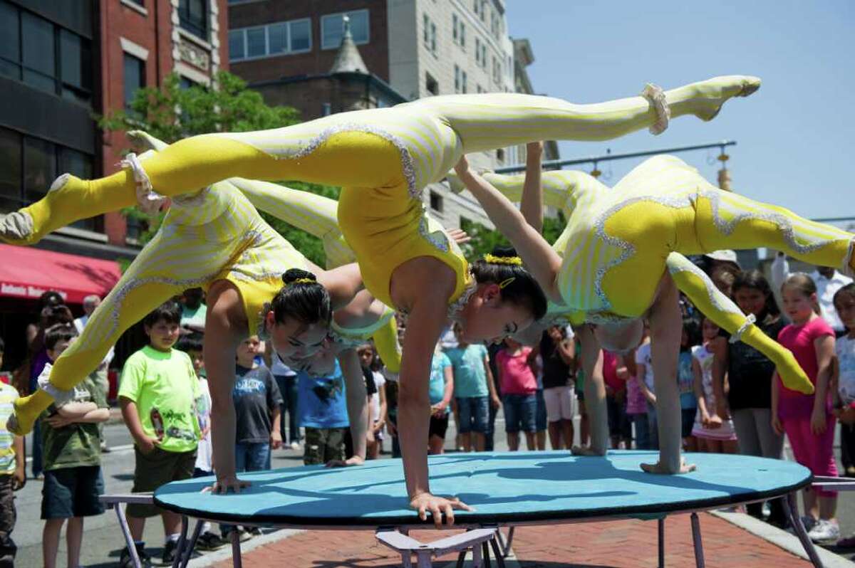 Contortionists add a twist to Big Apple Circus