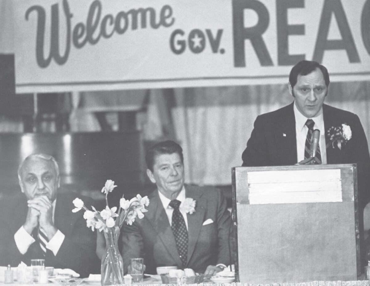 NFL Hall of Famer Andy Robustelli dies at 85