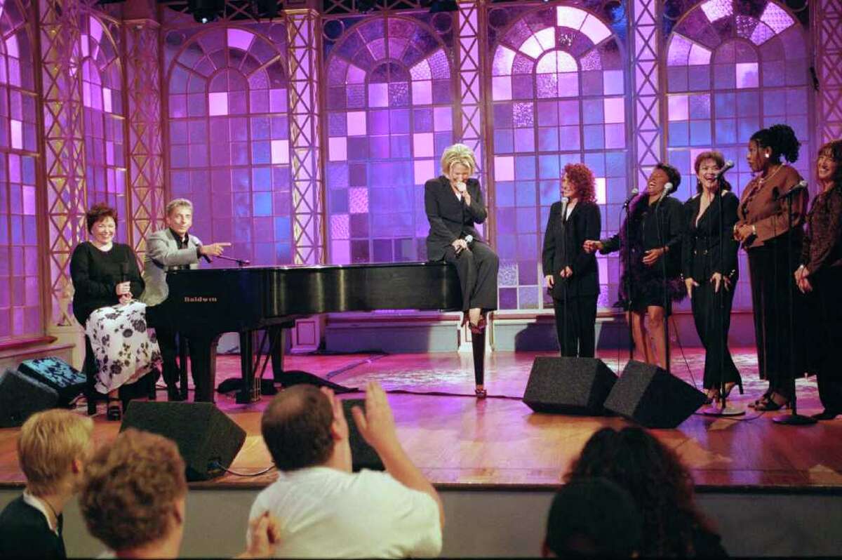 Barry Manilow coming to SPAC