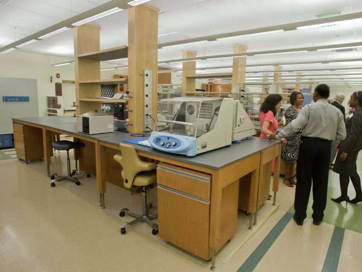 Danbury Hospital dedicates research laboratory