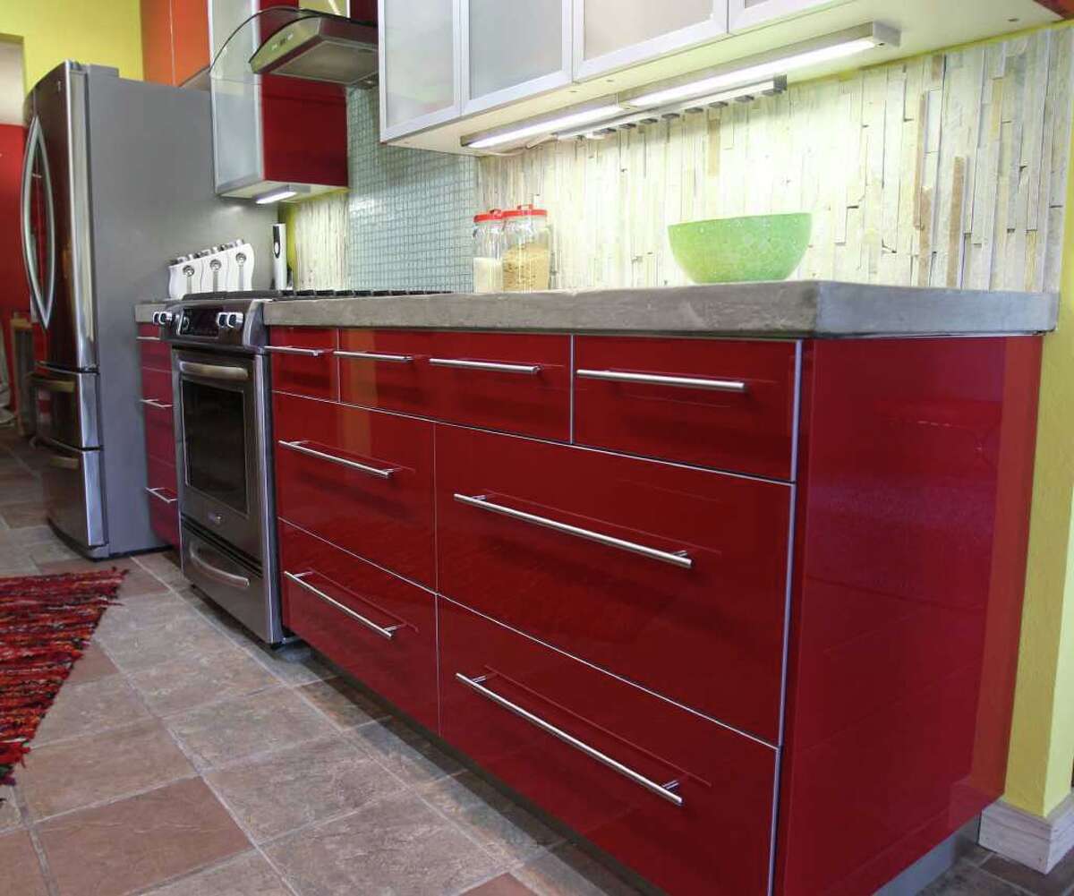 Cooks & Cocinas: Handy couple creates contemporary kitchen