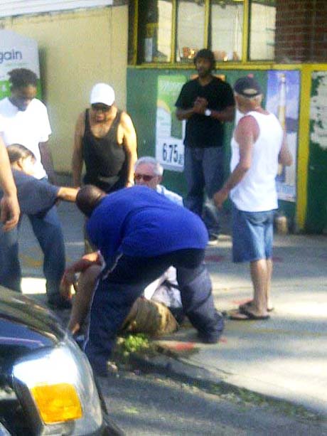 Bridgeport Mayor Bill Finch interrupts assault, chases suspect