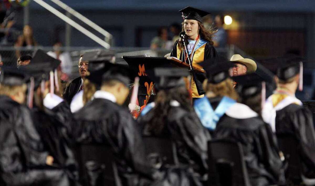 Medina Valley graduates hear prayers aplenty