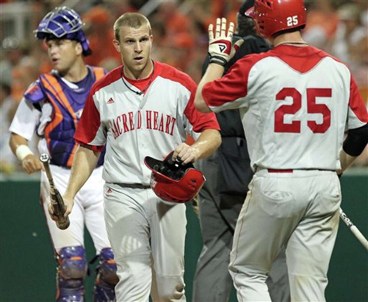 SHU, UConn baseball routed, to play in elimination game