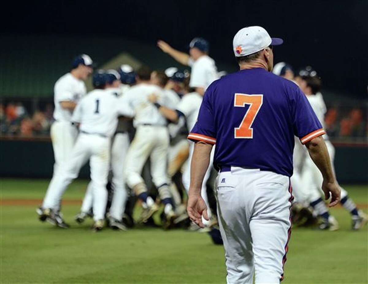UConn wins twice, stays alive in NCAA Tournament