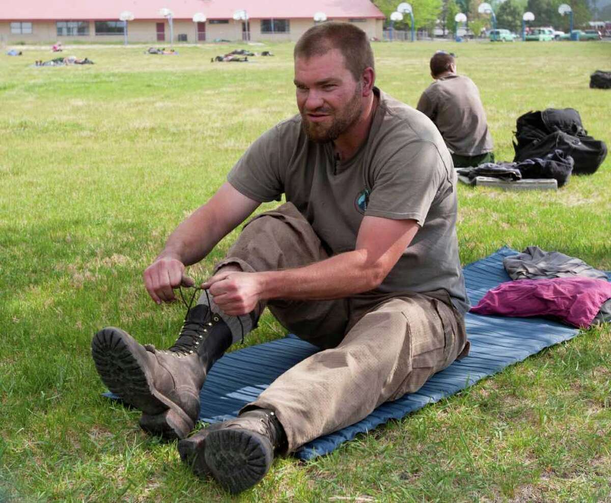 Wildfire forces evacuation of another Arizona town