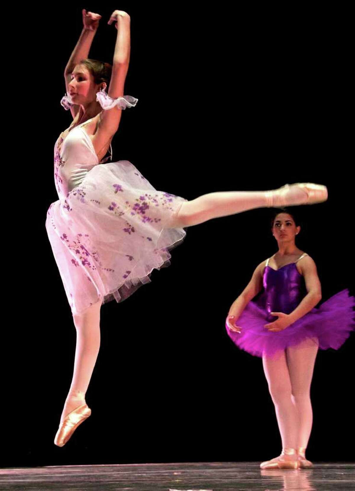 'Alice in Wonderland -- in Motion'