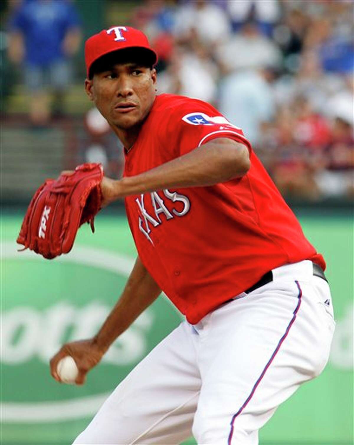 Rangers' Ogando beats Tigers, stays unbeaten