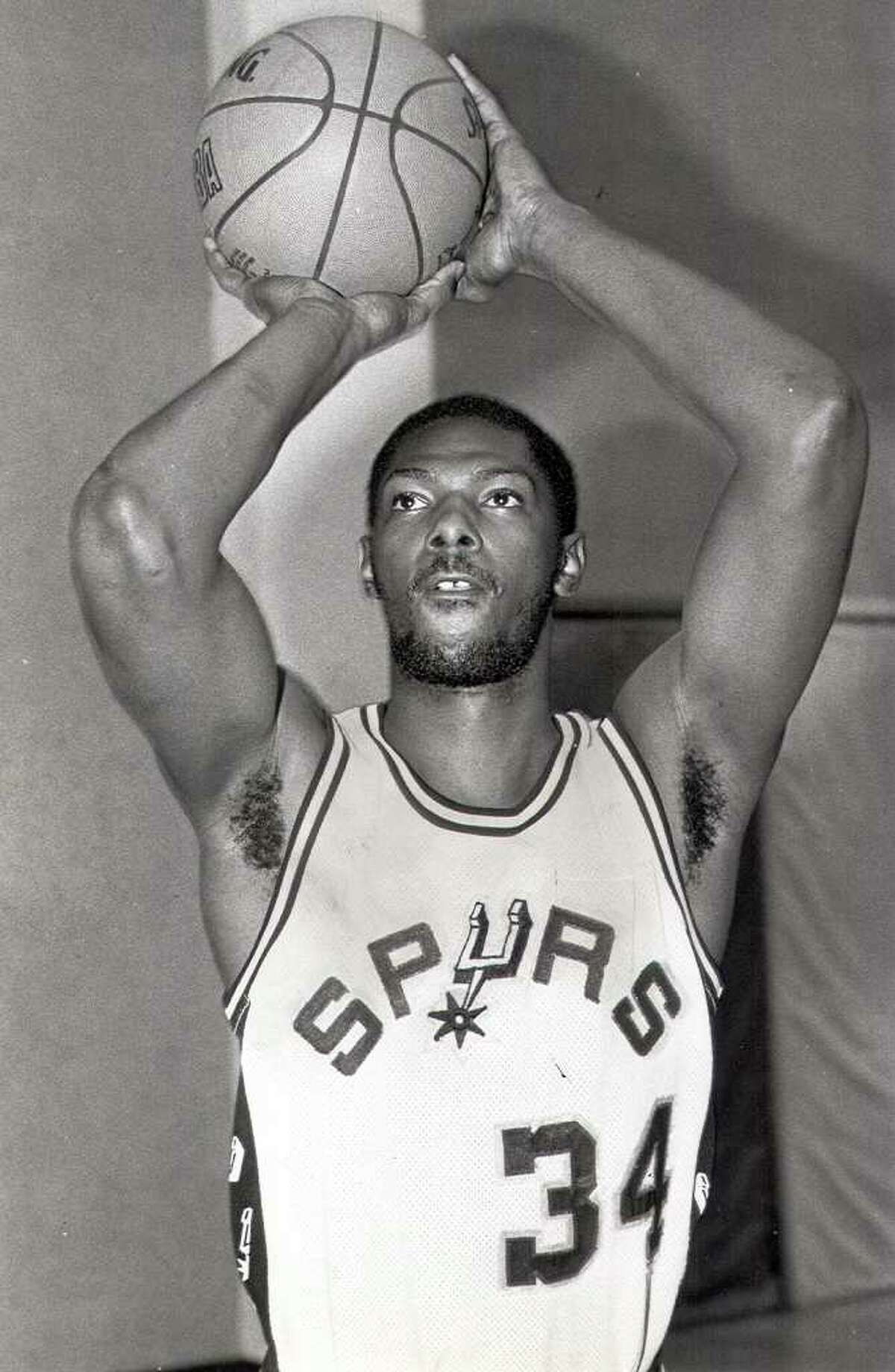 Former Spurs star Mitchell dies of cancer