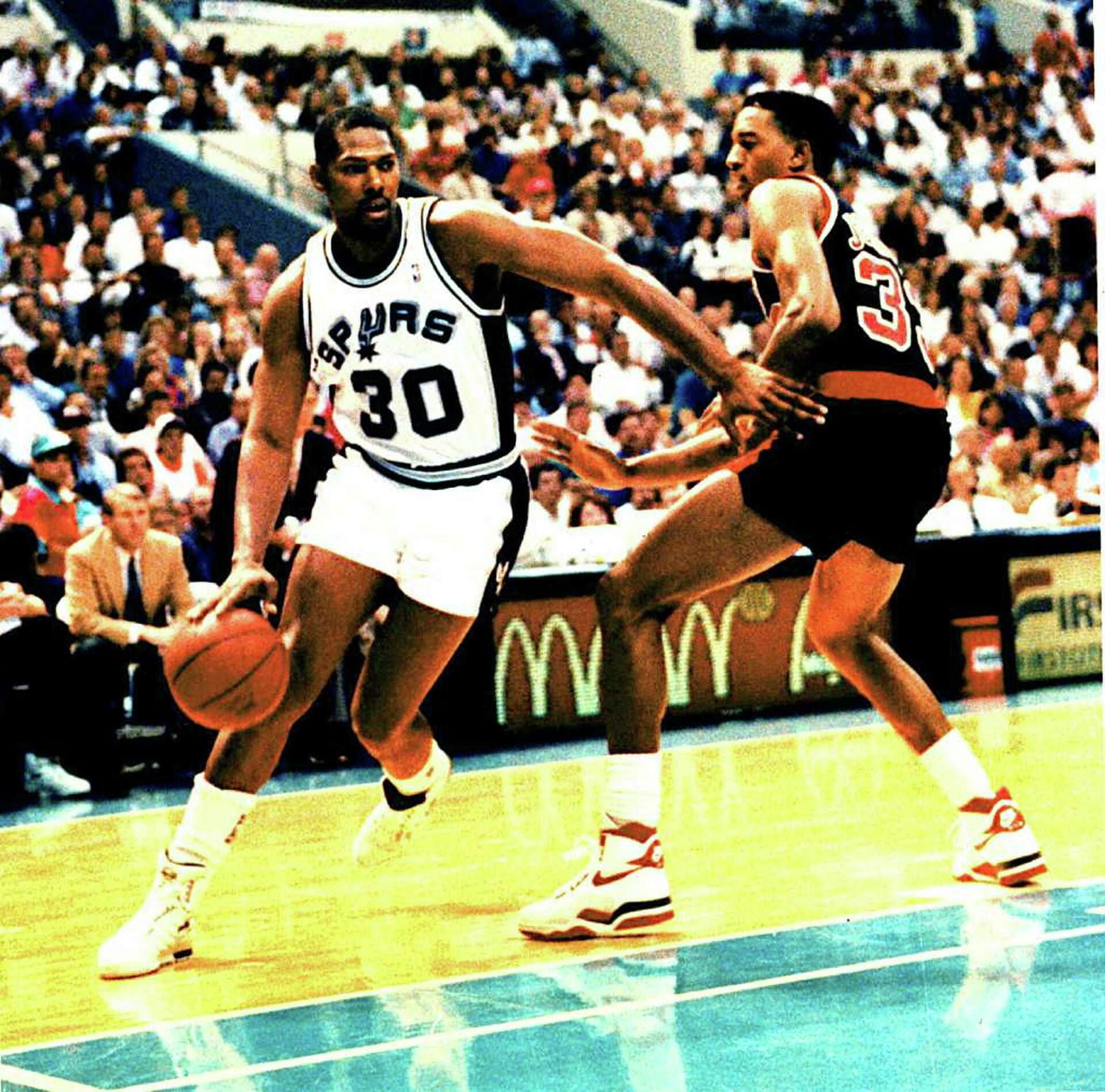 Former Spurs star Mitchell dies of cancer