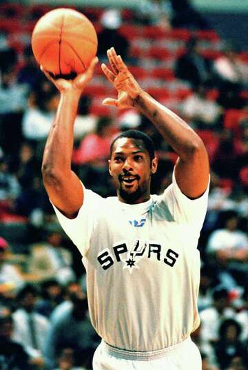 Former Spurs star Mitchell dies of cancer