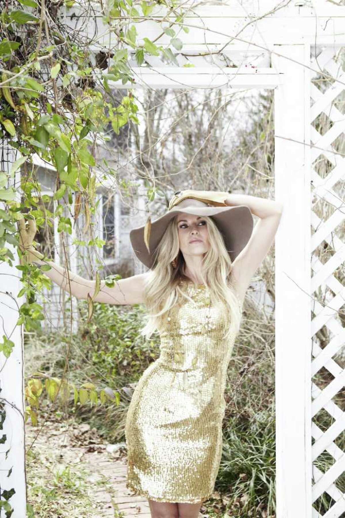 Elizabeth Cook shares her gift for penning poignant country songs