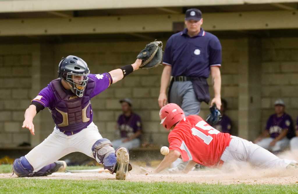 Big inning beats Saratoga Catholic