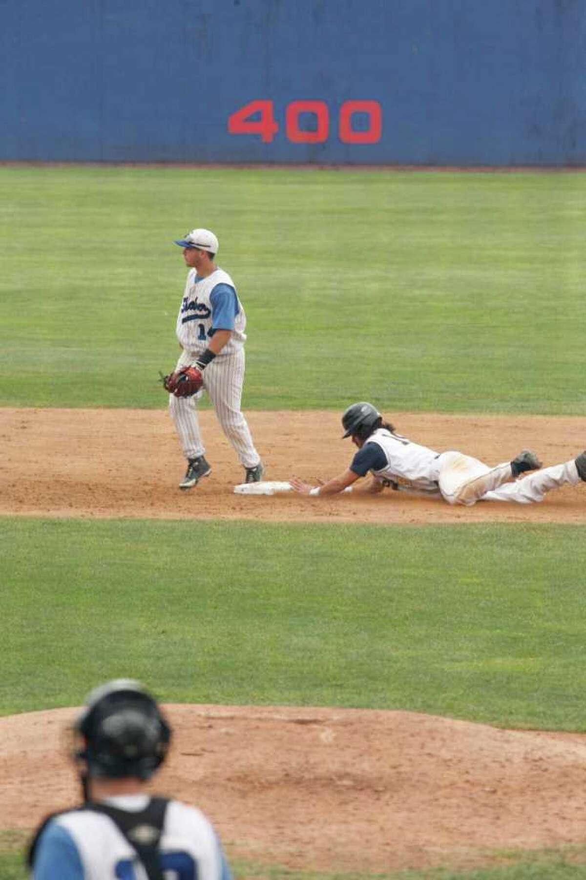 Shaker's bid one hit short