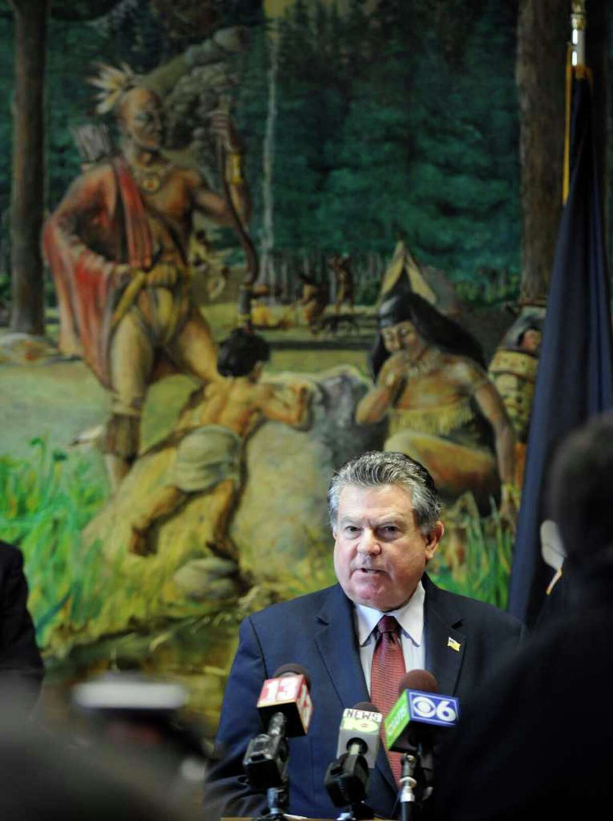 Spa City police chief put on leave in texting case