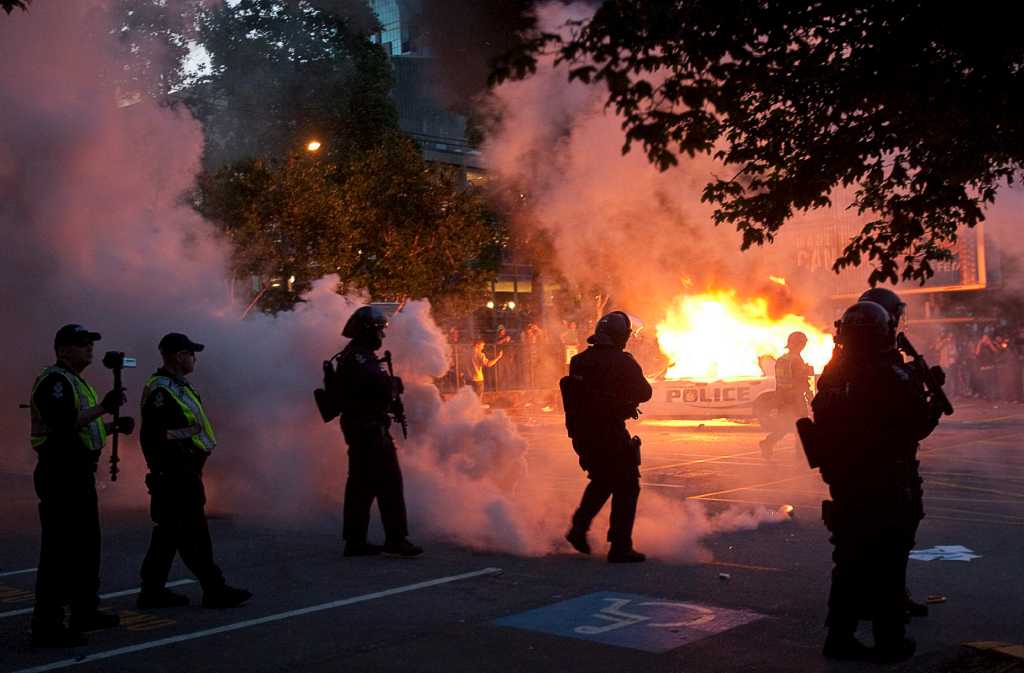 Vancouver rioters prosecuted by the Internet