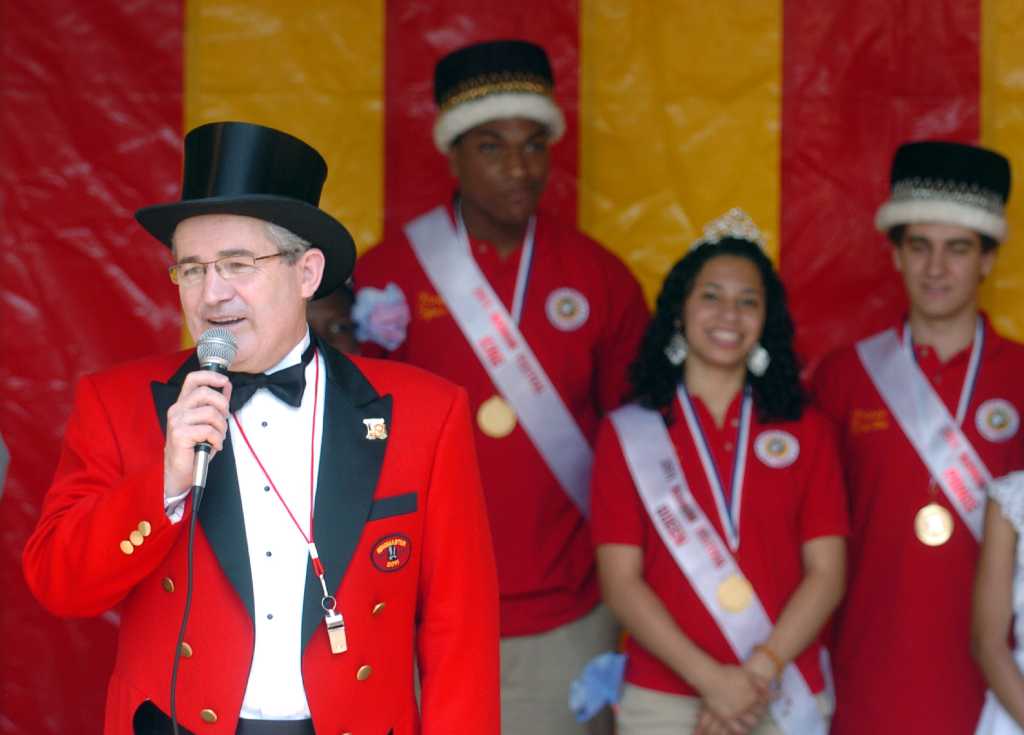 Barnum Wing Ding parade