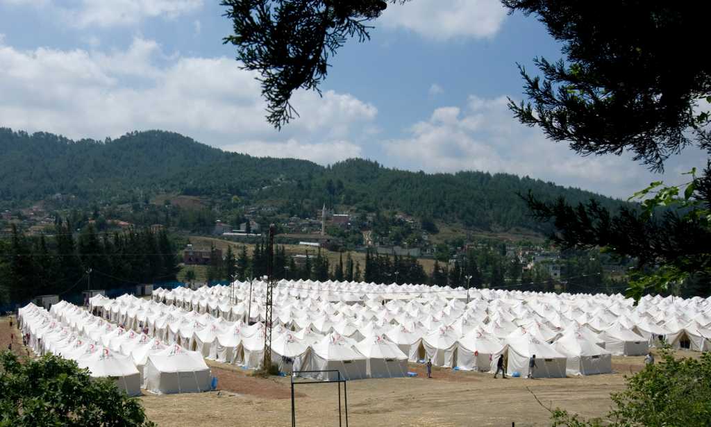 Syrian army cuts off lifeline to thousands