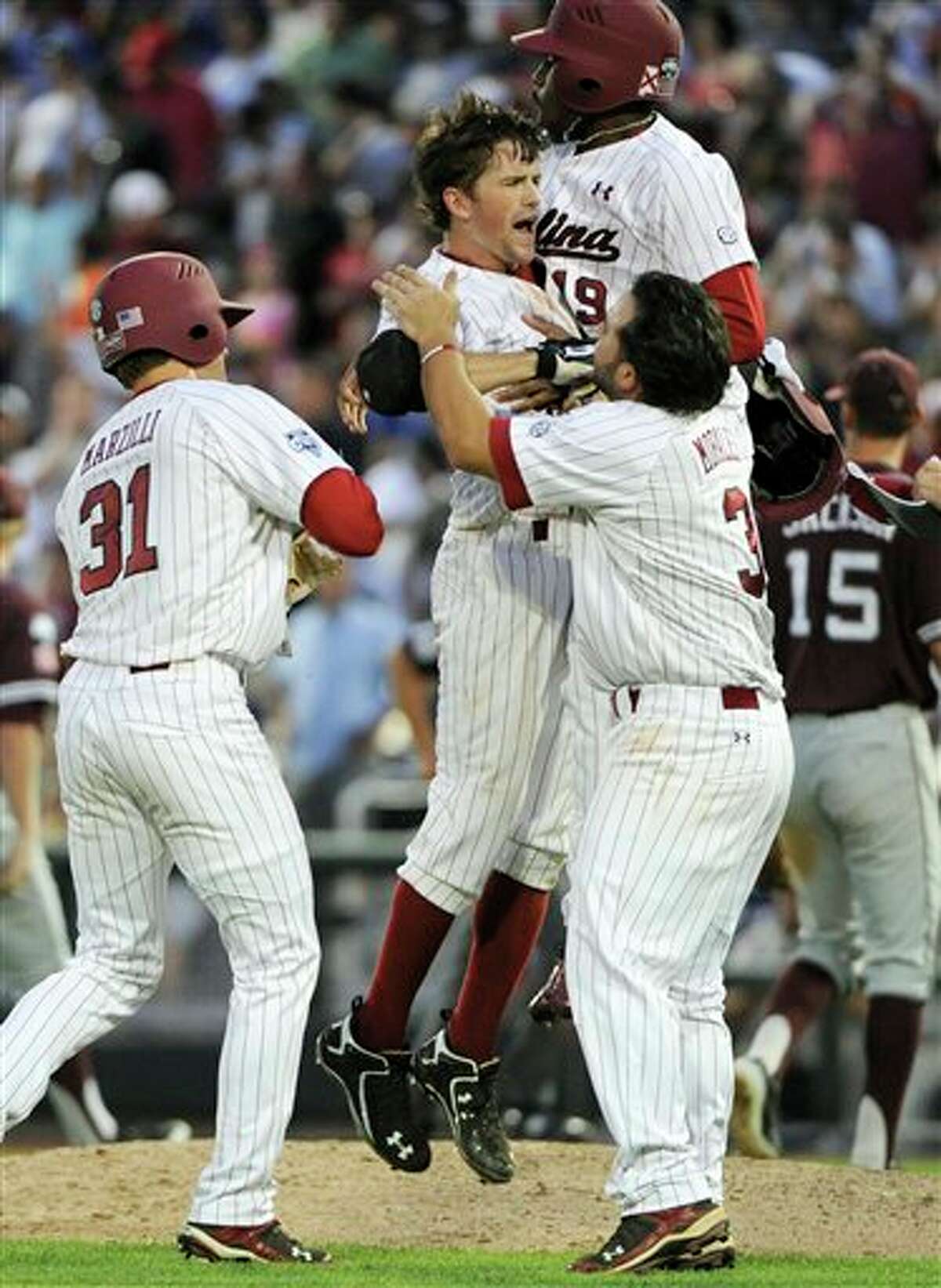 Aggies fall on Gamecocks' 9th-inning hit
