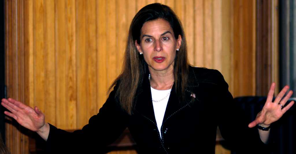 Senate hopeful Bysiewicz pays a visit to town