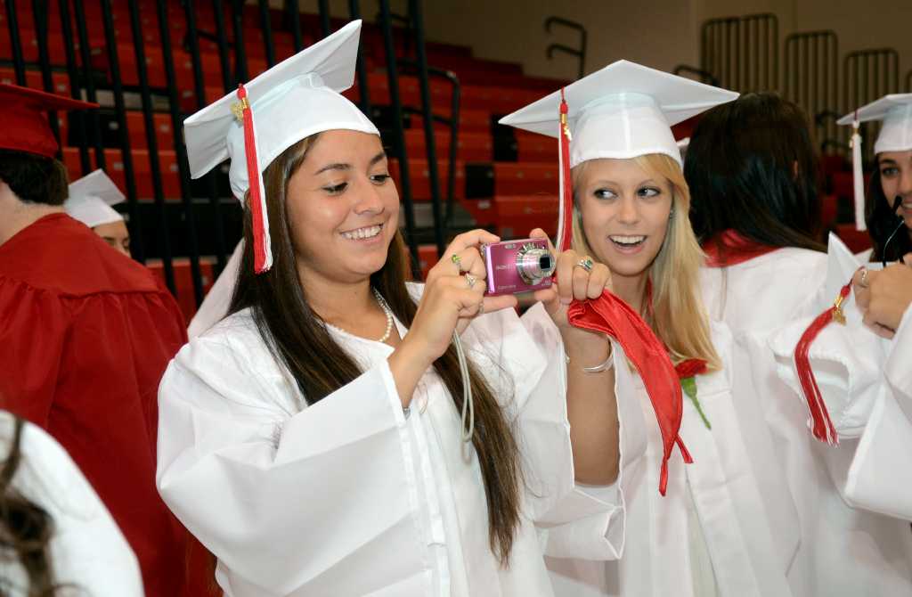 Class of 2011 says goodbye to New Canaan High School and Pavia