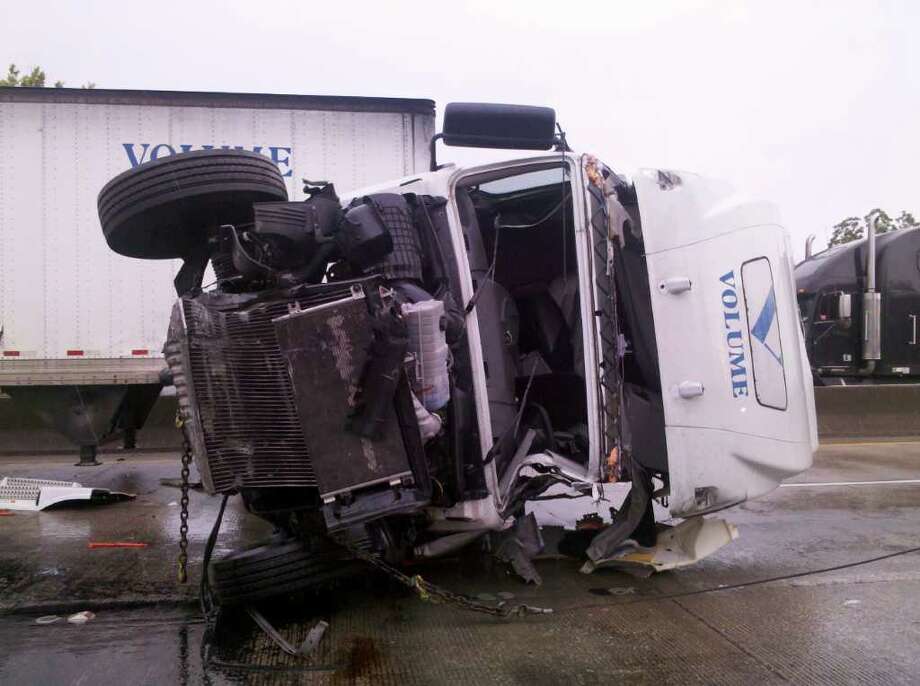 Update 18 Wheeler Accident Cleared On Interstate 10 Beaumont Enterprise