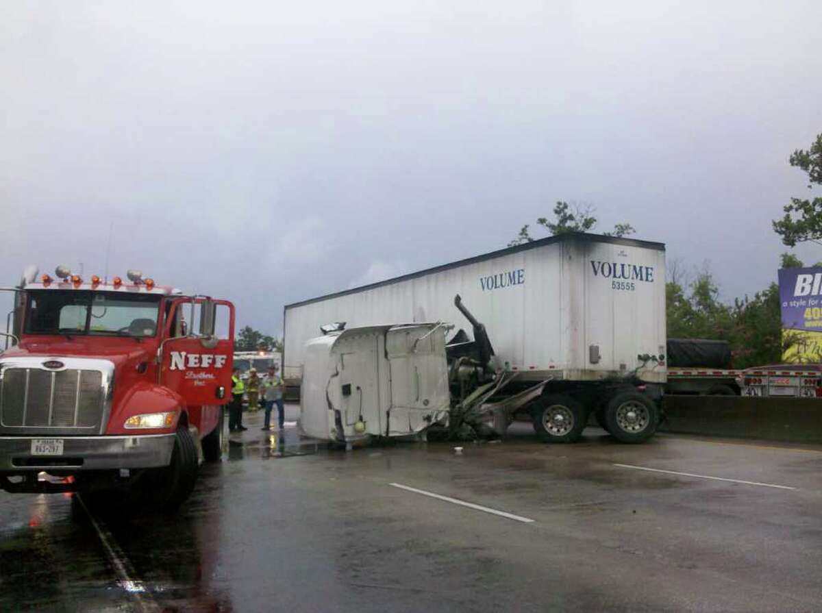 UPDATE: 18-wheeler accident cleared on Interstate 10