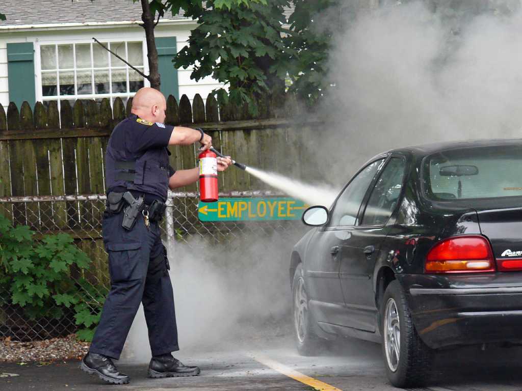 Car fire flares in downtown Fairfield parking lot