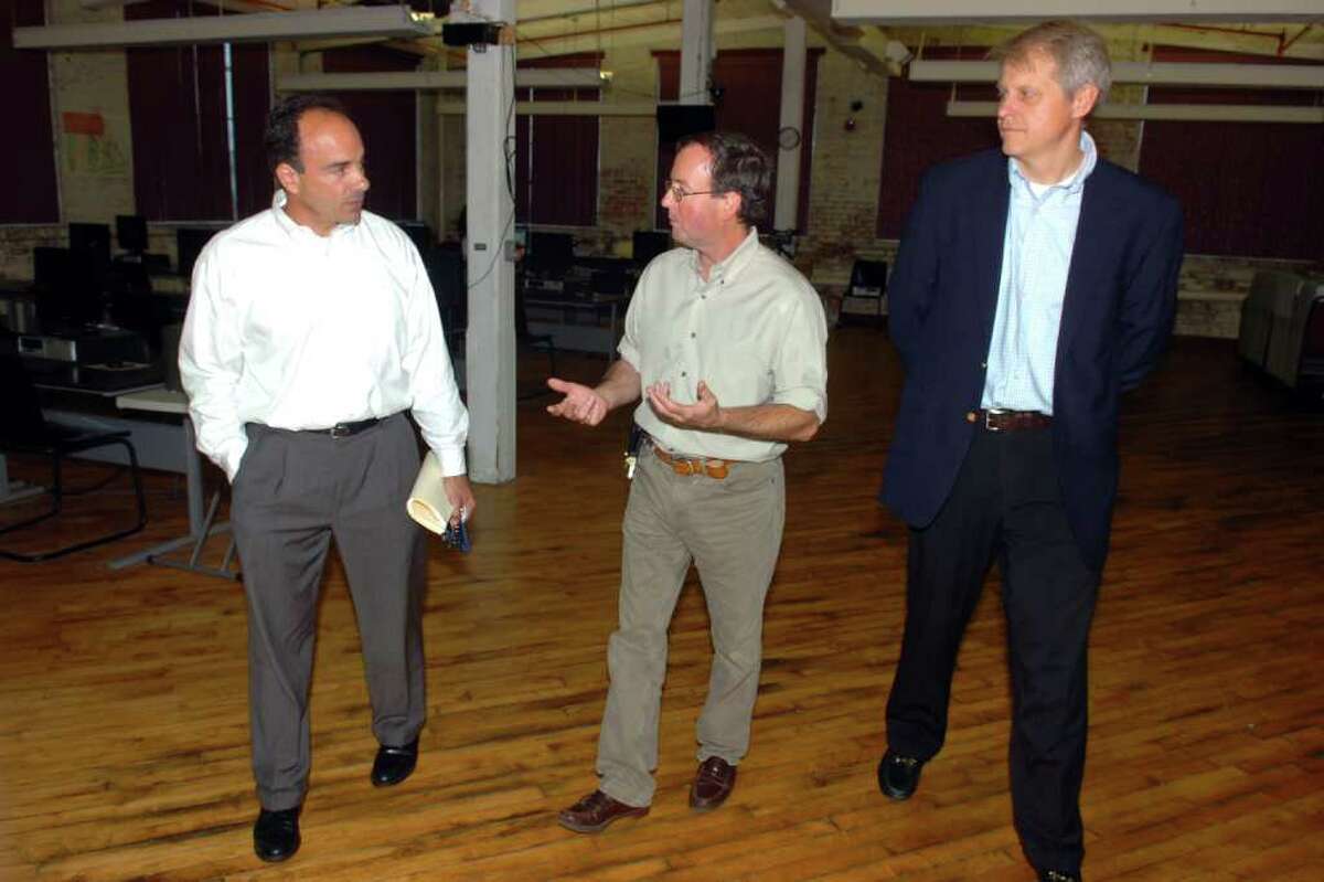 Former Mayor Joe Ganim hands out $1,000 check to BAYM