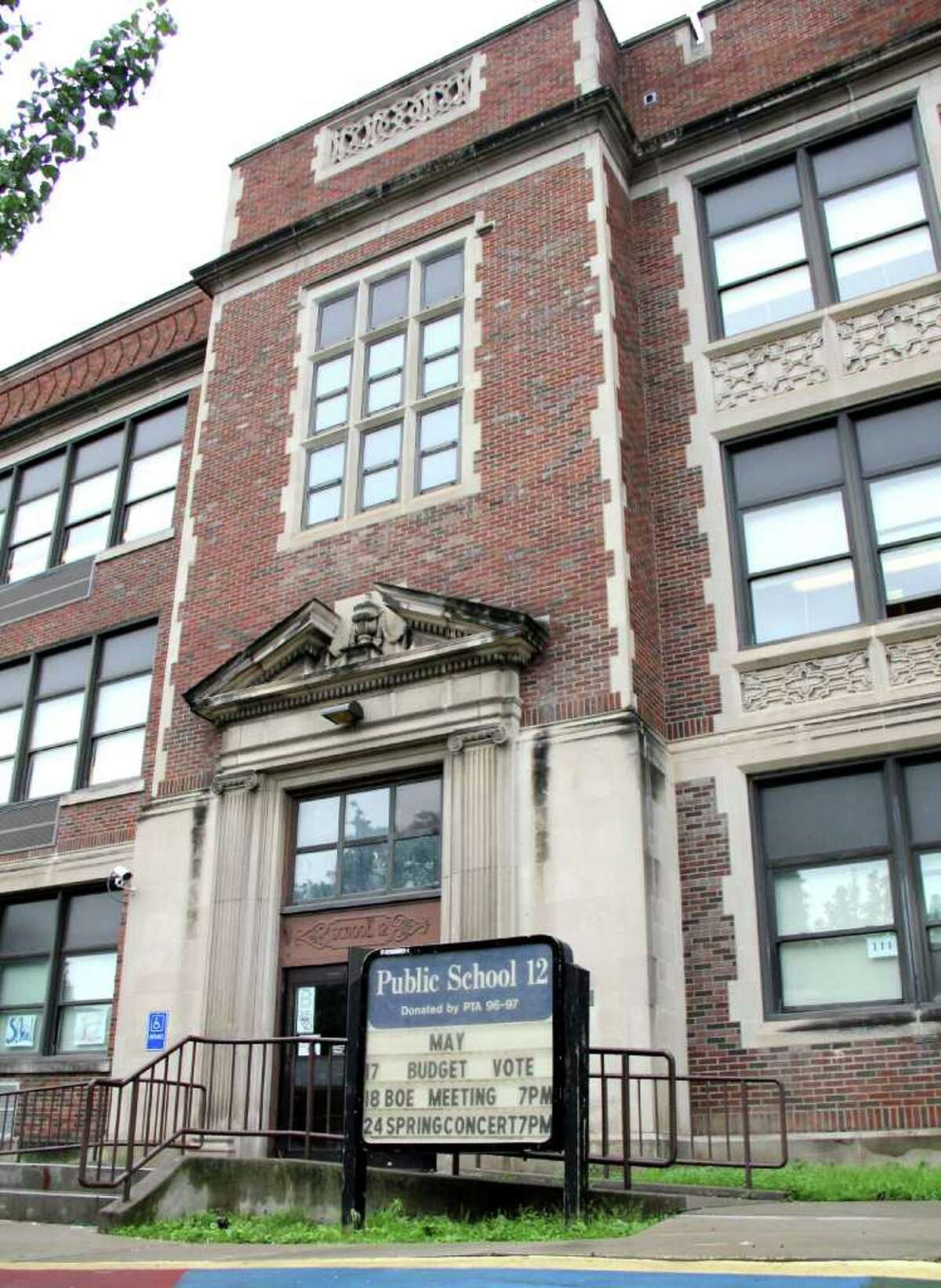 Children shed tears on last day at School 12