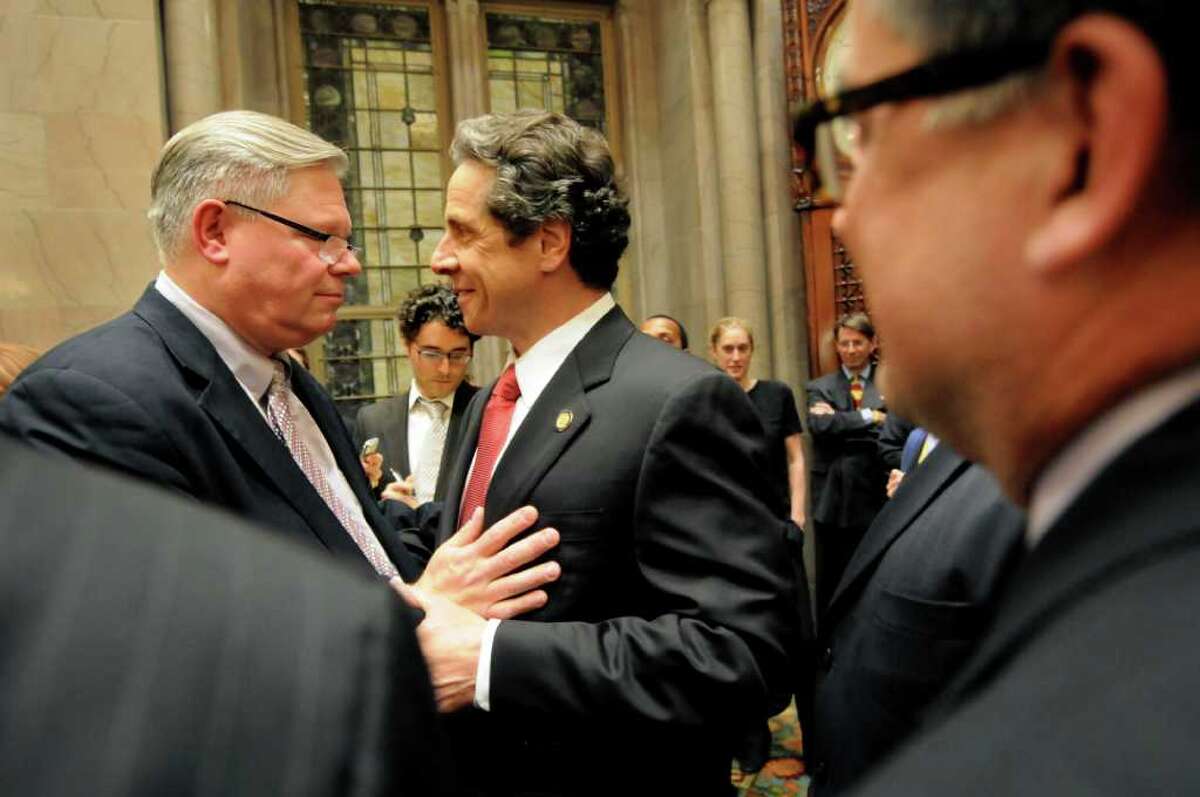 Same-sex marriage wins 33-29 in Senate