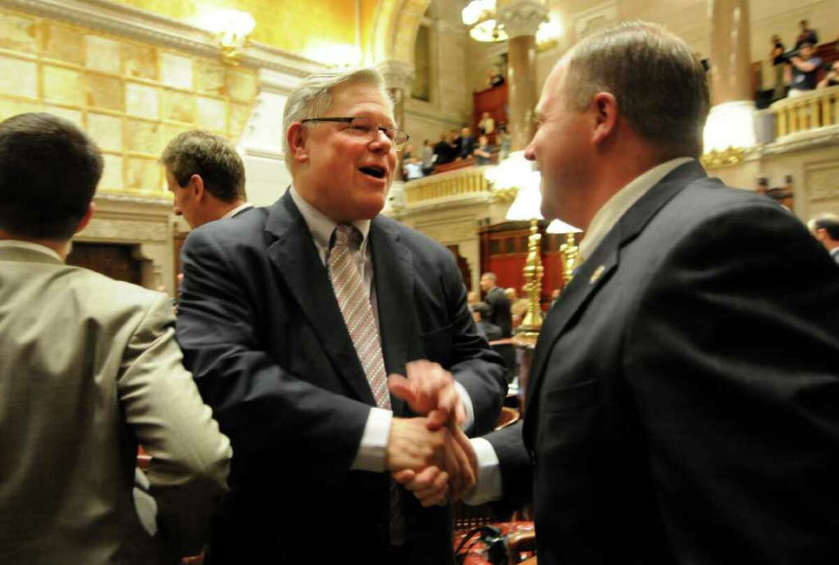 Same-sex marriage wins 33-29 in Senate