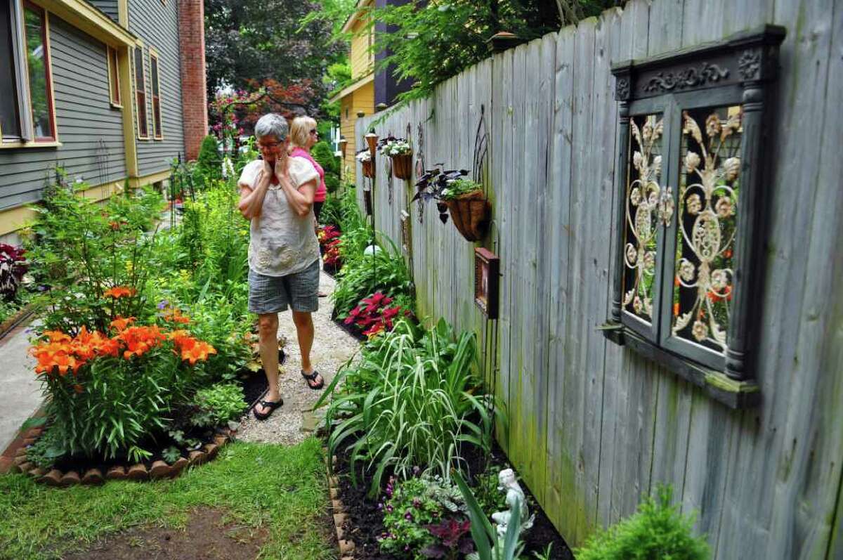 Two gardens with two tales