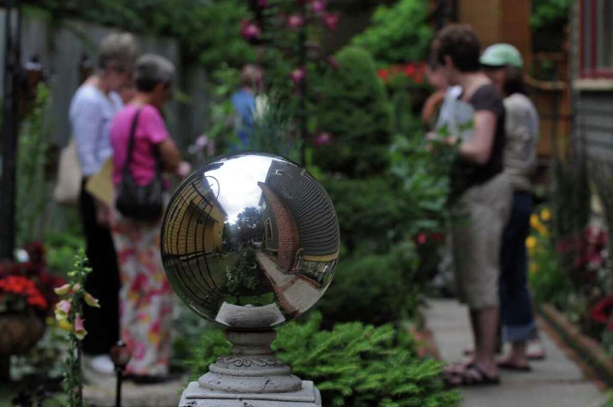 Two gardens with two tales