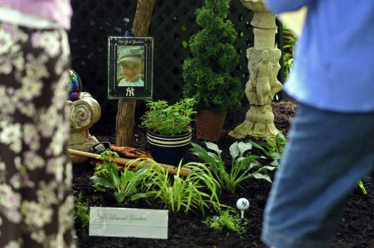 Two gardens with two tales