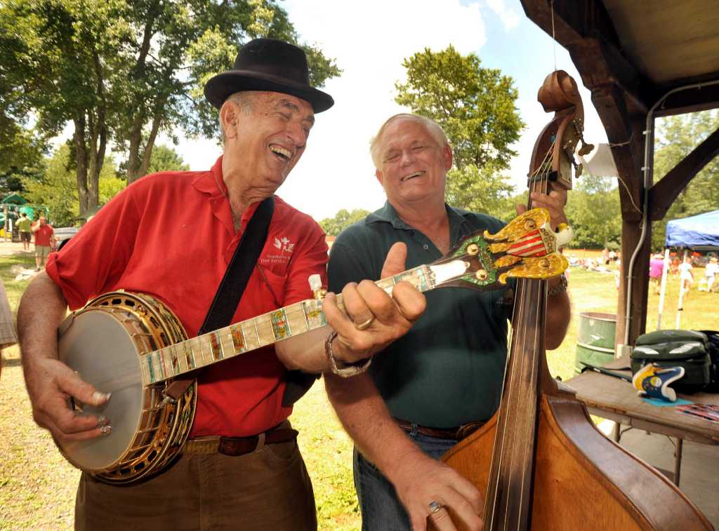 Pickin' & Fiddlin' Contest returns to Roxbury