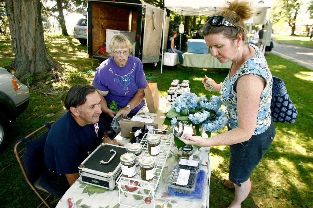 Crowd happy to see Sandy Hook Organic Farmers Market season start