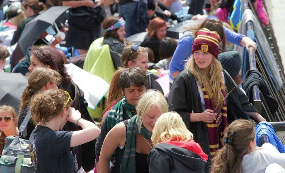 Fans gather for Harry Potter premiere in London