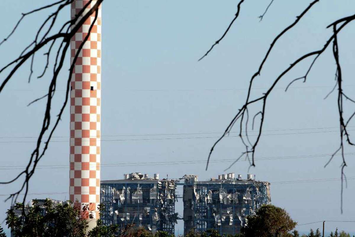 Cypriot defense min resigns after blast kills 12