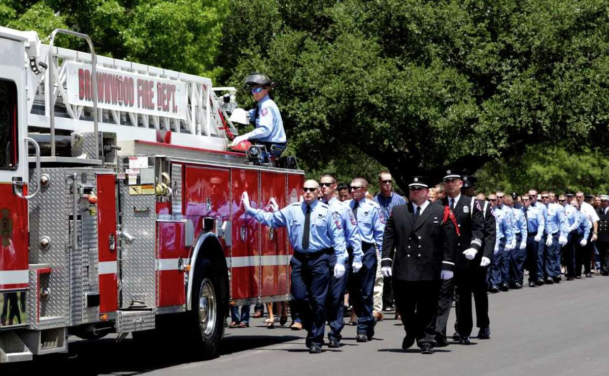 Hundreds attend funeral for Texas Rangers fan