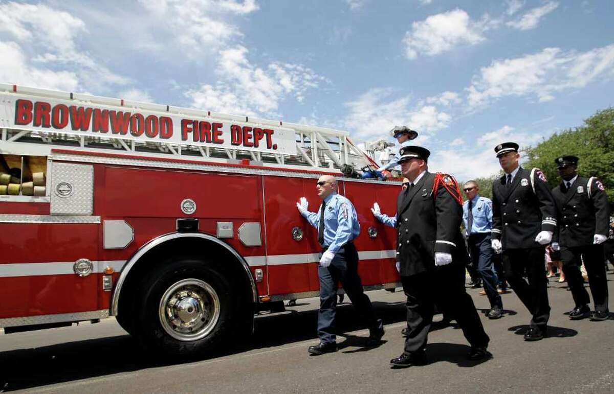 Hundreds attend funeral for Texas Rangers fan