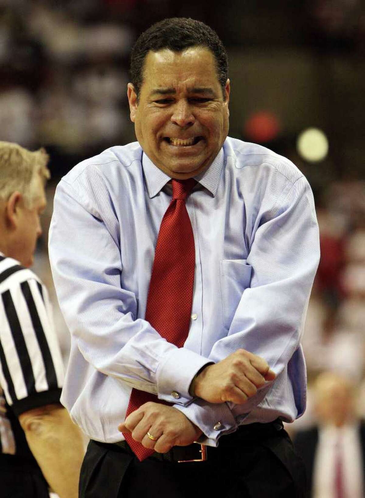 UH reaches five-year deal with Kelvin Sampson