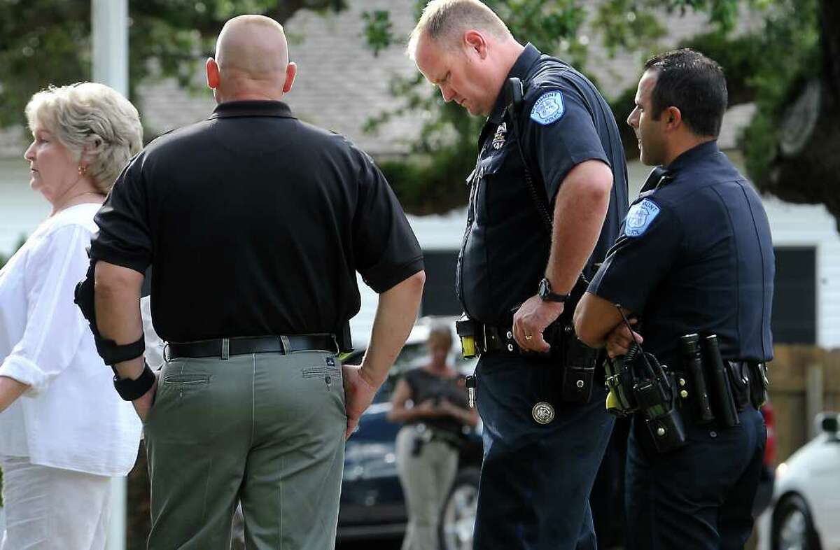 Hundreds pay tribute to fallen Beaumont officer