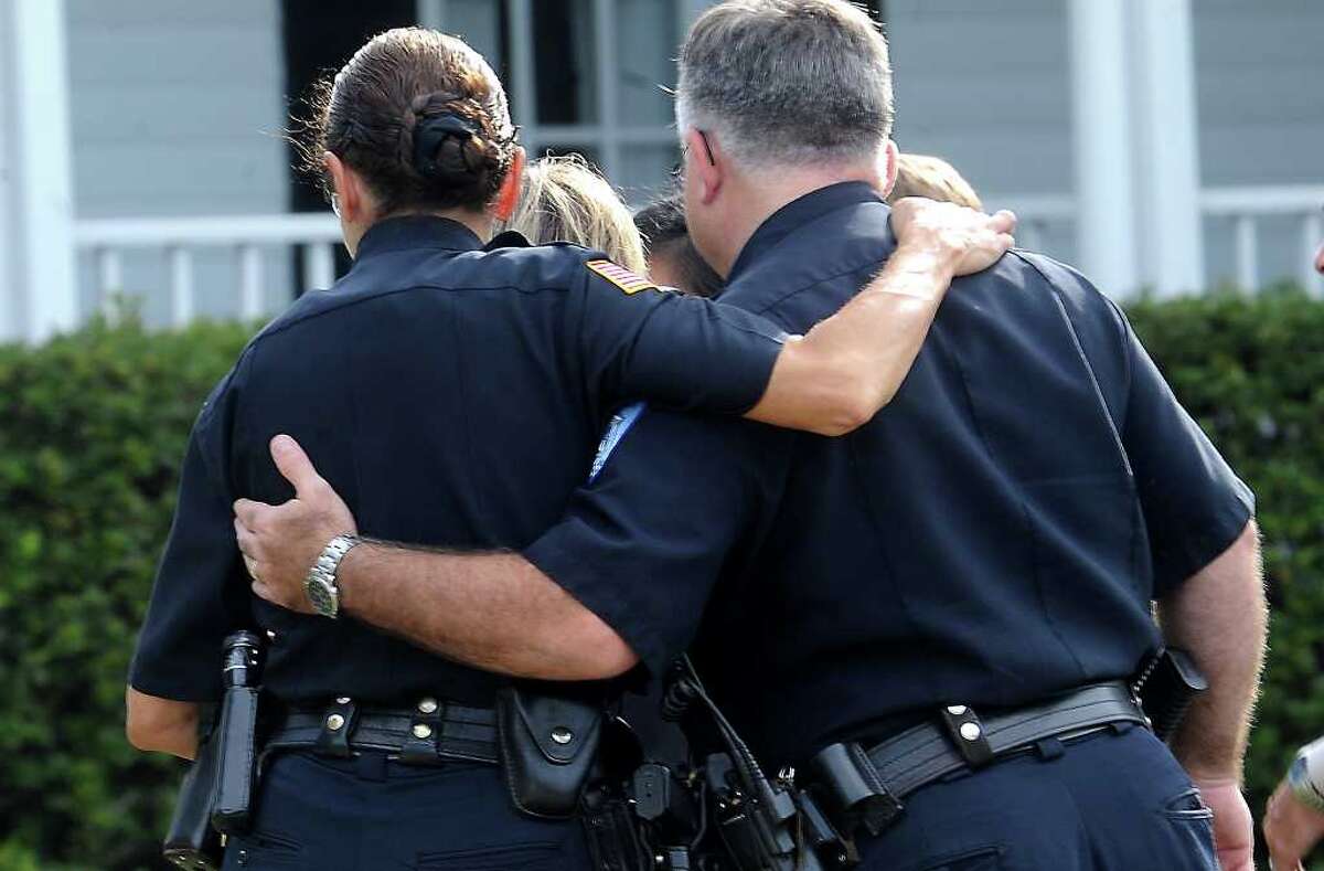 Hundreds pay tribute to fallen Beaumont officer