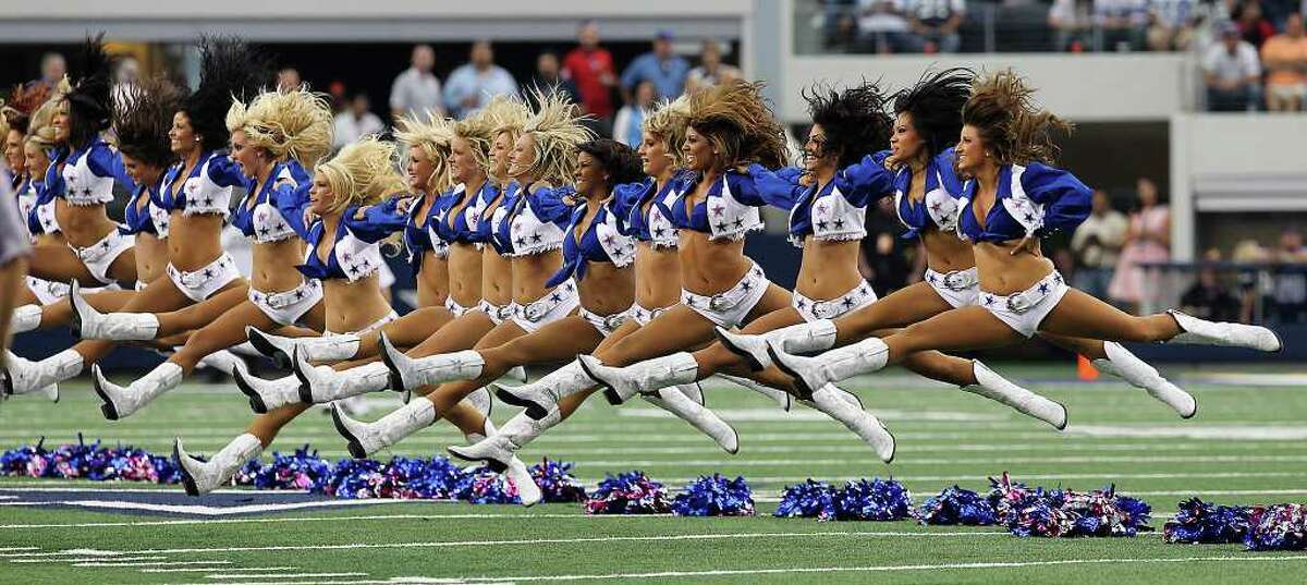 Dallas Cowboys Cheerleaders slip on swimsuits for upcoming calendar ...