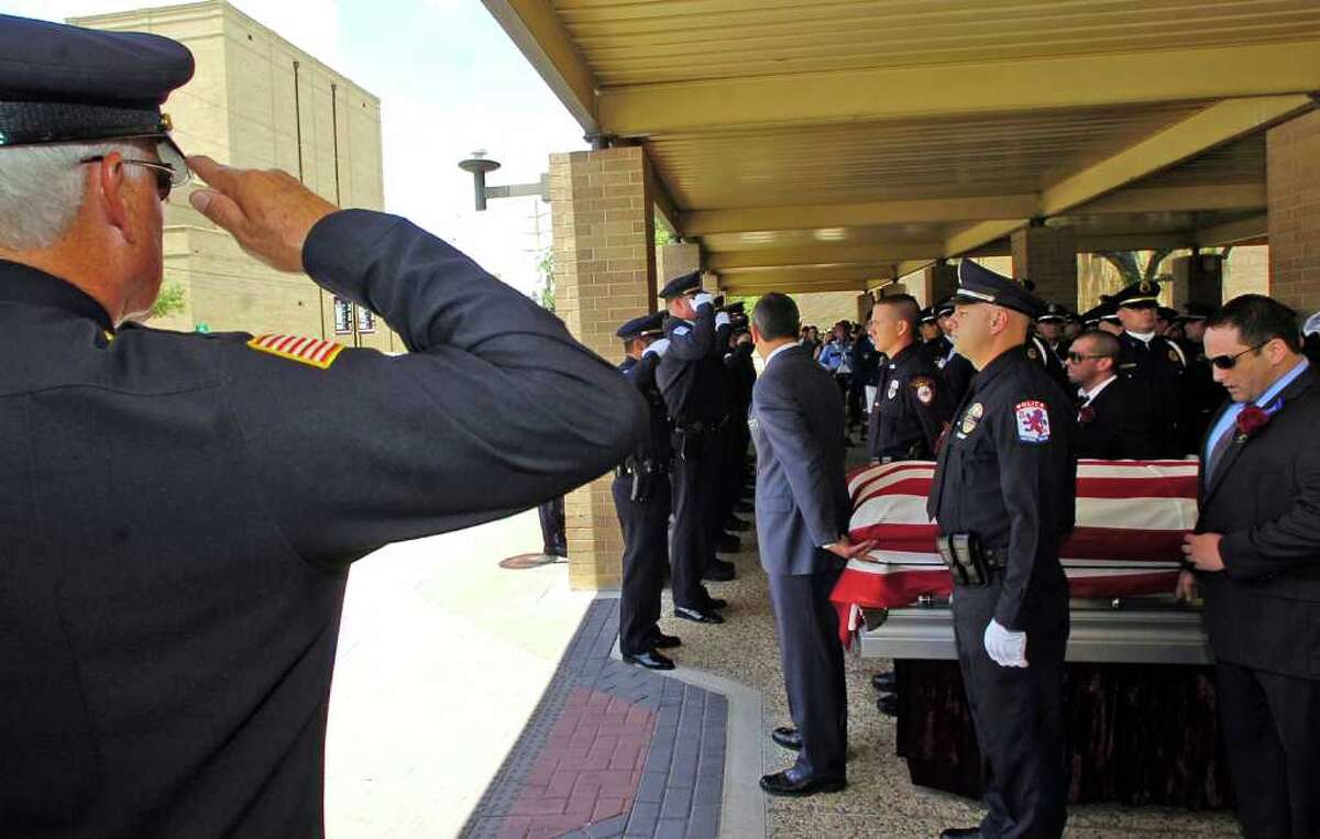Beaumont officer killed in line of duty laid to rest