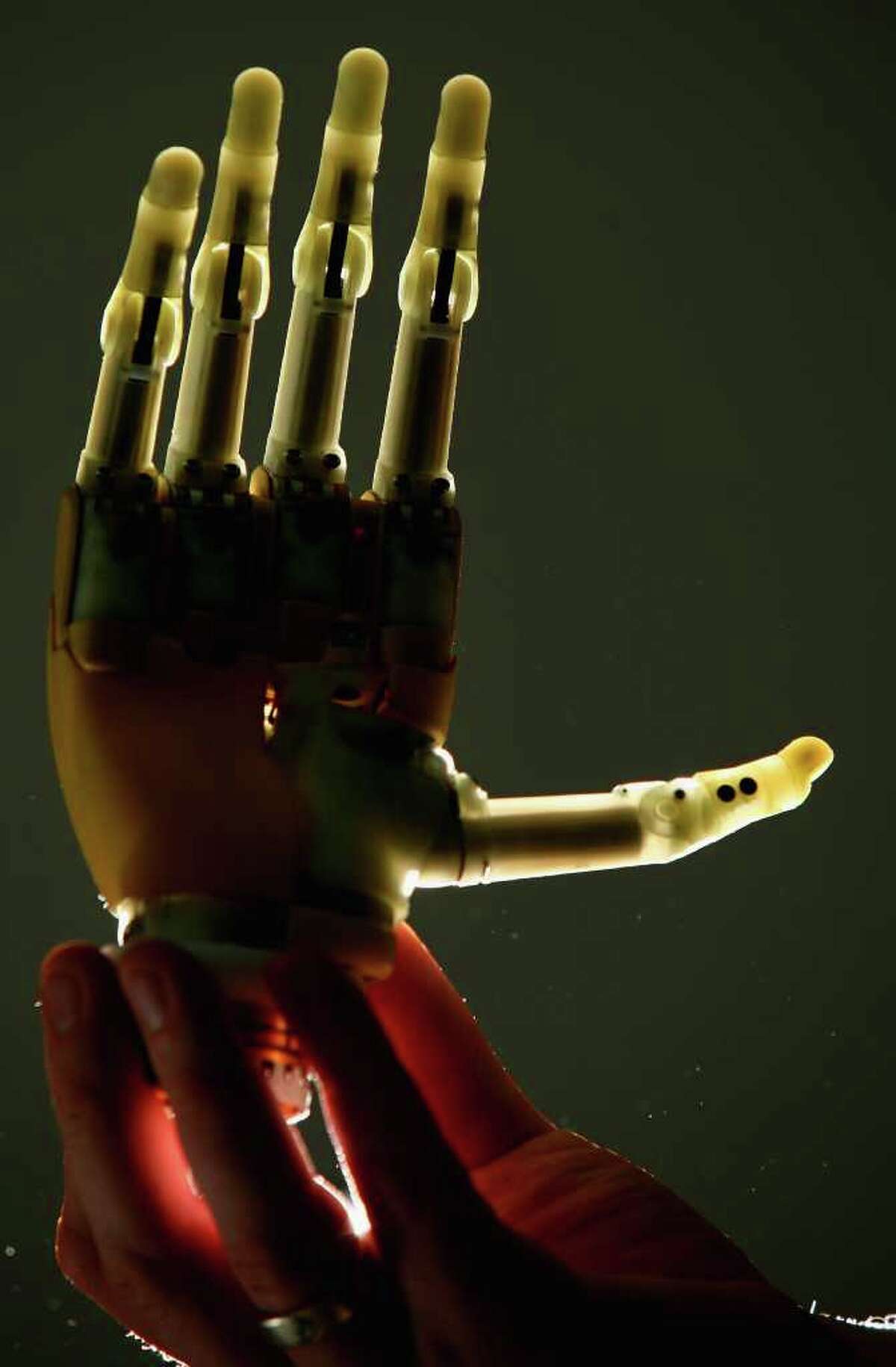 UW gets grant for developing mind-controlled robotic limbs